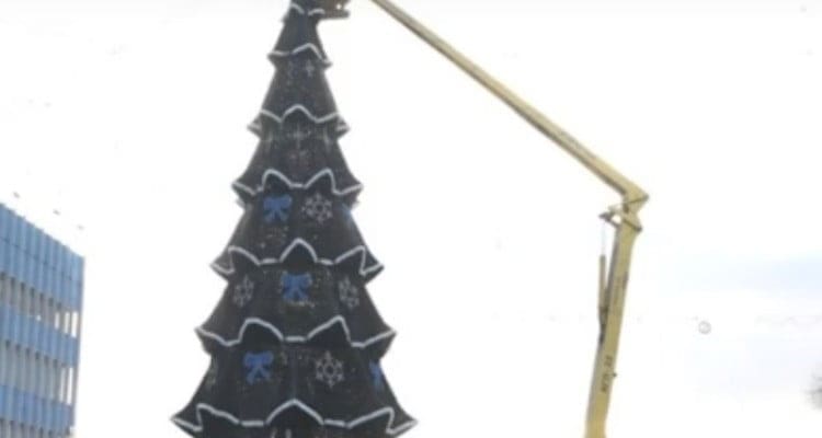 На центральной площади "выросла" ёлка - BTV