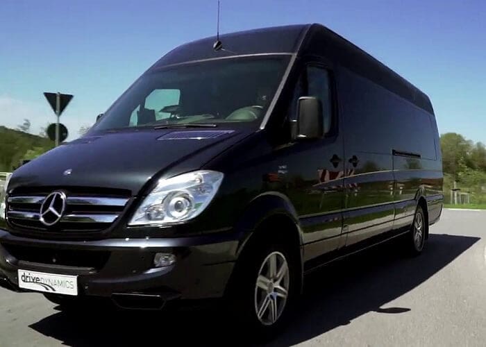 Cum arată unicul Mercede-Benz Sprinter cu motor V12