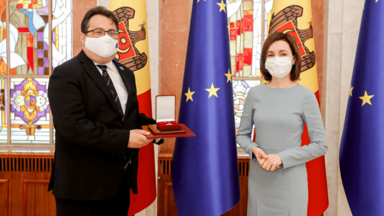 Ambasadorul Peter Michalko, decorat cu Ordinul de Onoare de Ziua ...
